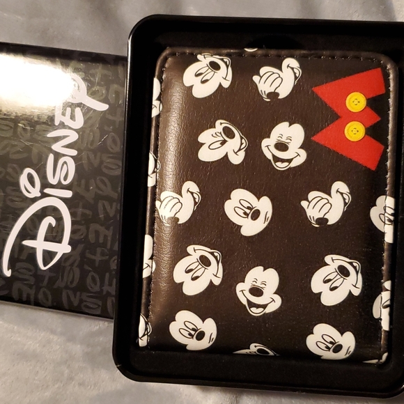 Disney | Accessories | Buckledown Disney Mickey Mouse Bifold Wallet ...